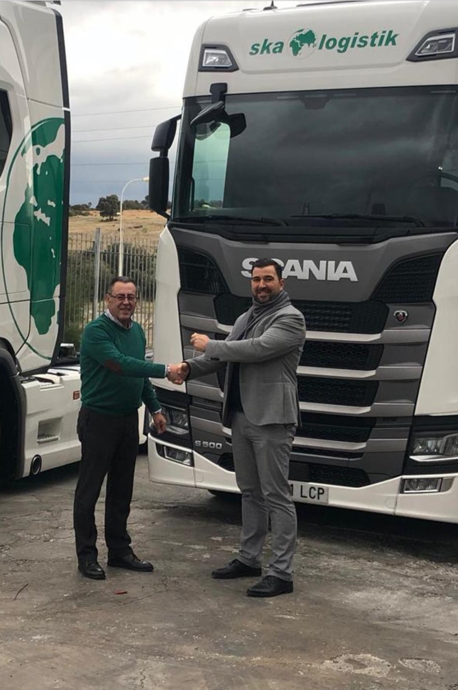 SKA RECOGE SUS PRIMEROS CAMIONES – ska logistik
