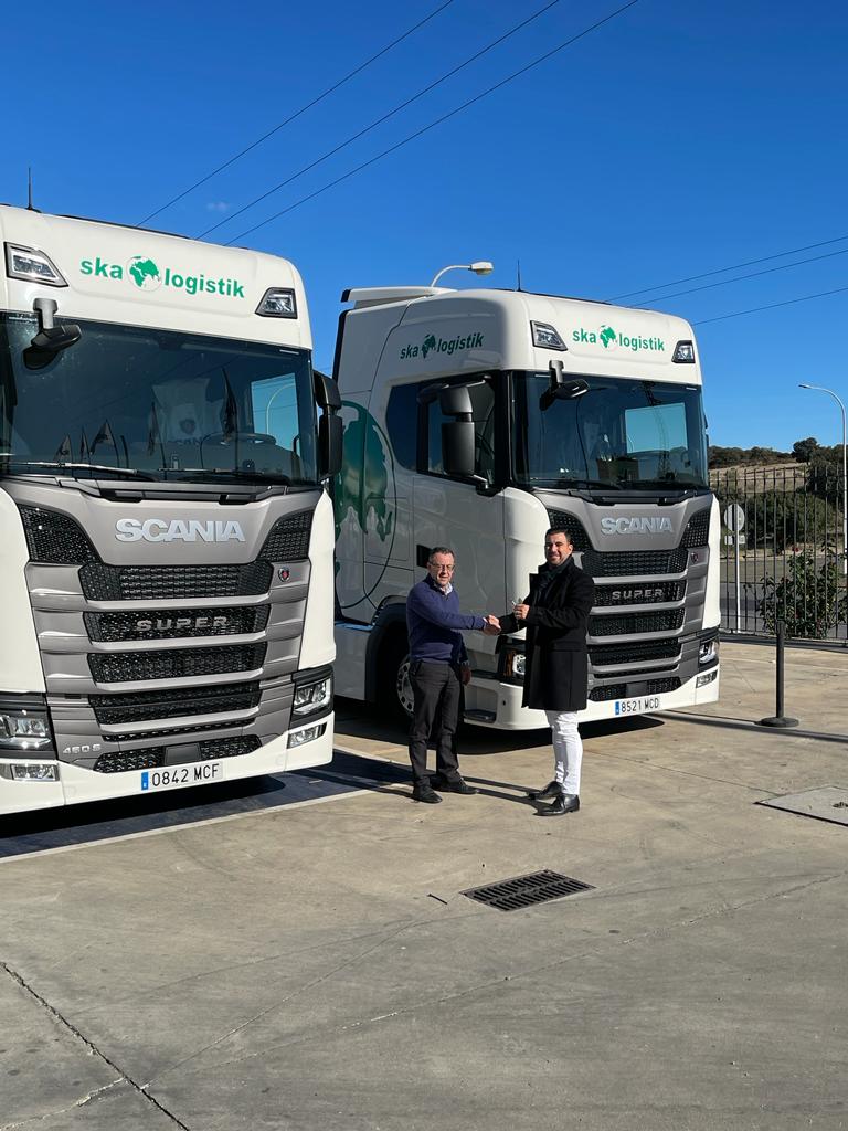 Nuevas tractoras. – ska logistik